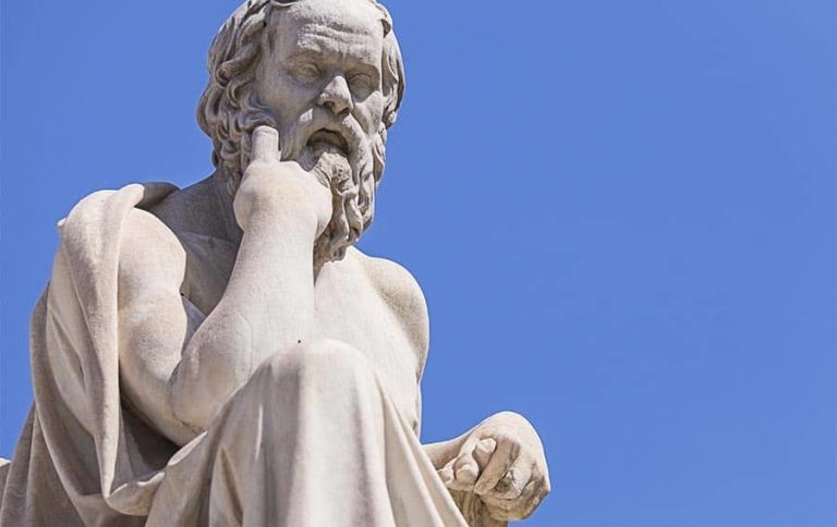 12 Contribuições de Sócrates - História Antiga